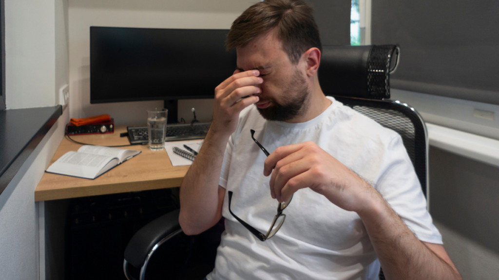 Comment le stress au travail peut-il aggraver la myopie