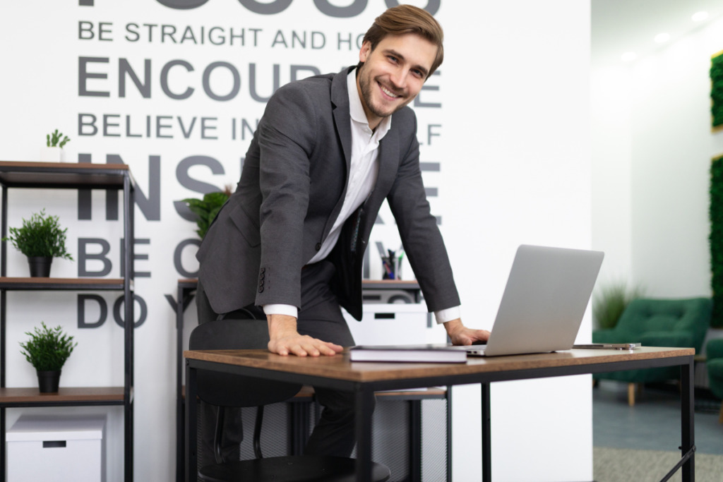 Prendre position : l'évolution de l'employé de bureau