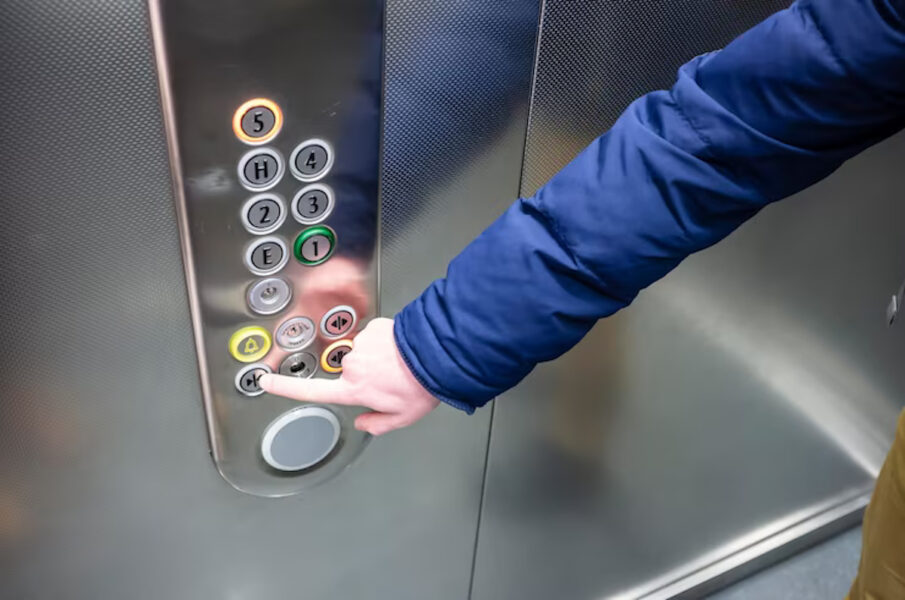 Normes de sécurité à respecter lors de la maintenance d'un ascenseur : à savoir